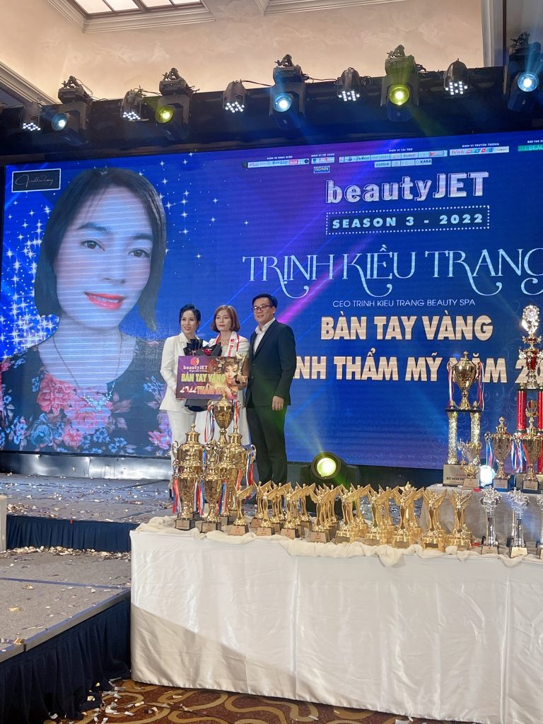 Trịnh Kiều Trang đạt giải Bàn Tay Vàng ngành Phun thêu thẩm mỹ tại cuộc ...
